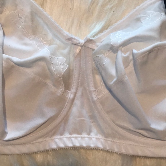 Bali | Intimates & Sleepwear | Bali Flower Full Coverage Underwire Bra ...